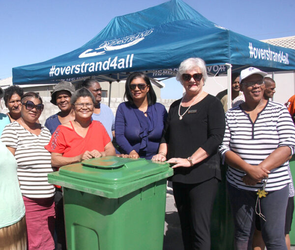 Hawston residents receive wheelie bins - Overstrand Municipality